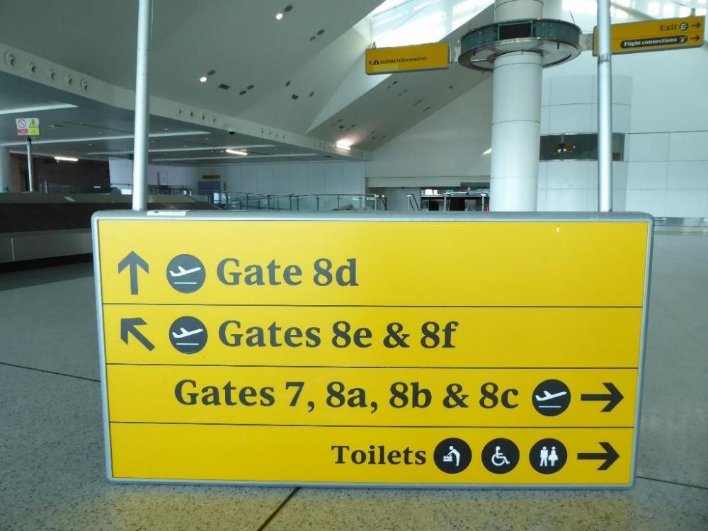 Heathrow Airport signs (2005–09) - Fonts In Use