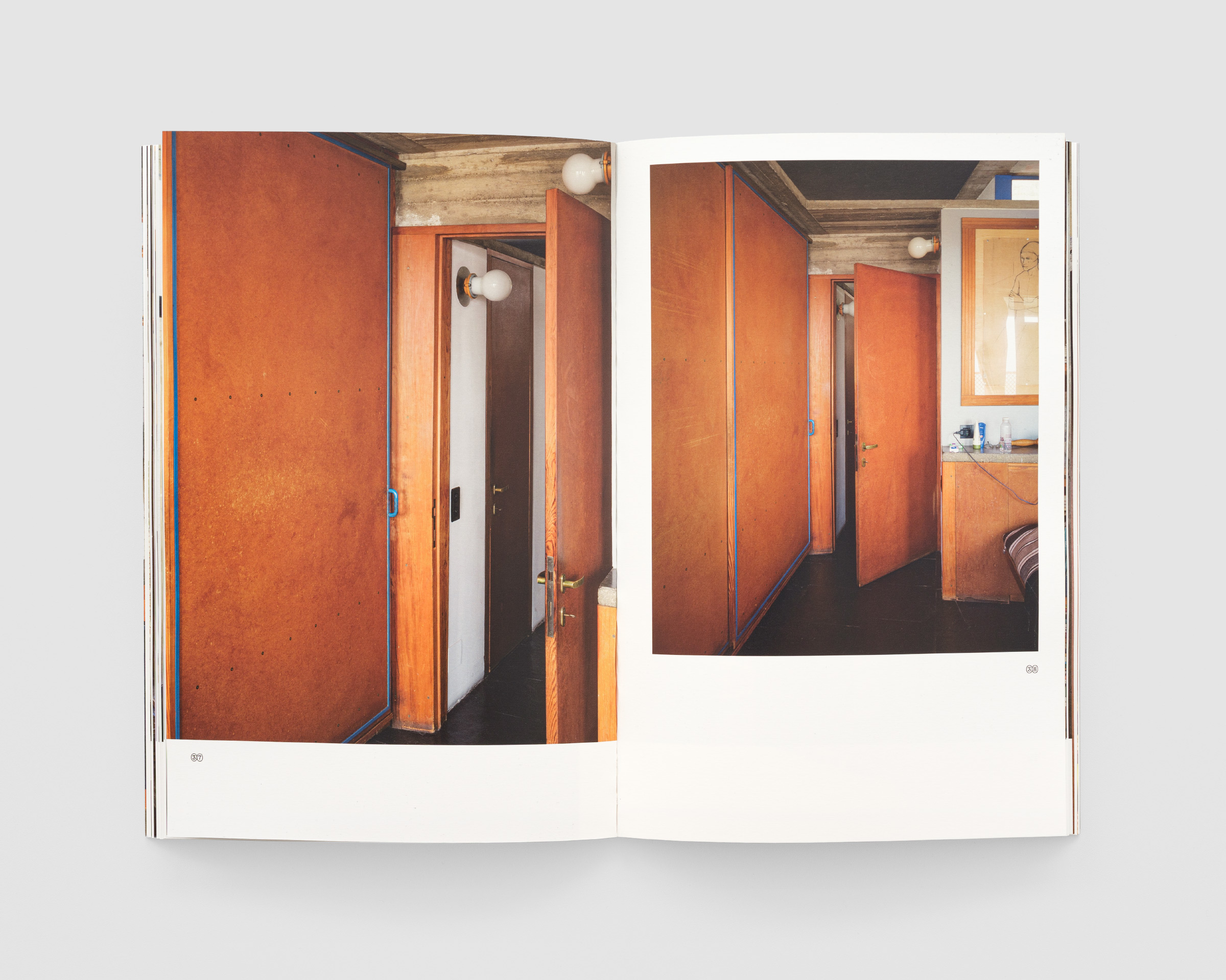 Casa Maria Bottero / Umberto Riva - Fonts In Use