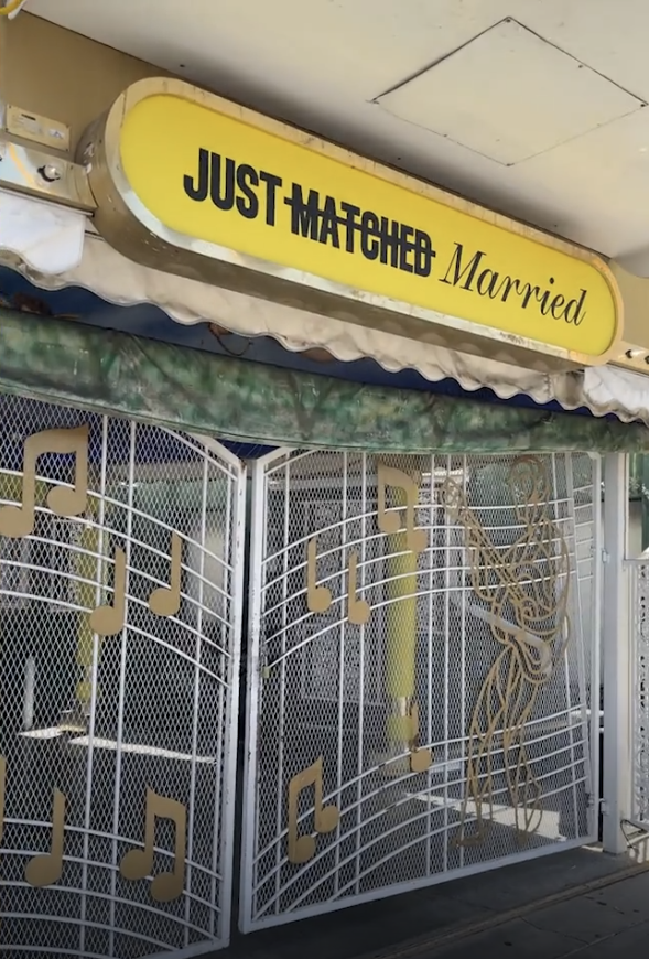 Bumble Little Yellow Wedding Chapel - Fonts In Use